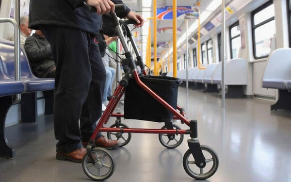 Tipps für das Reisen mit Rollator in Bus und Bahn – VOCIC.DE